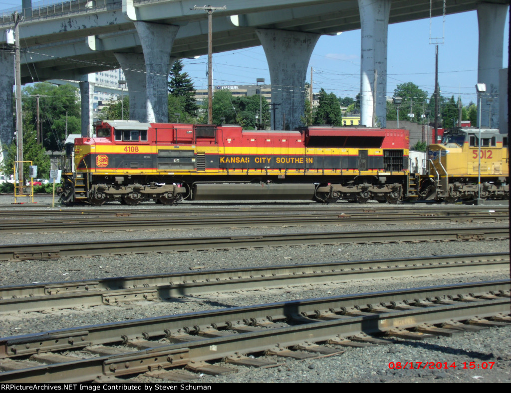 KCS 4108 at Albina